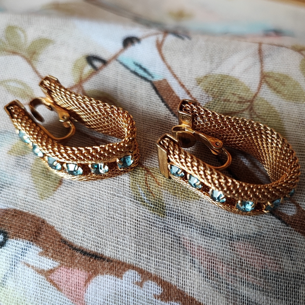 Signed Sa Gold Tone Mesh Prong Set Azure Blue Stone C… - Gem